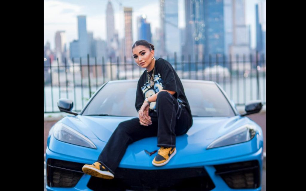 Tuzanka sve popularnija u SAD: Enisa Nikaj snimila spot za novu pjesmu ...