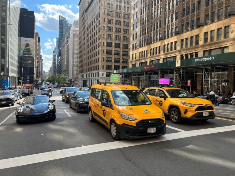 Guvernerka Njujorka obustavila plan za naplatu takse od 15 dolara za ...