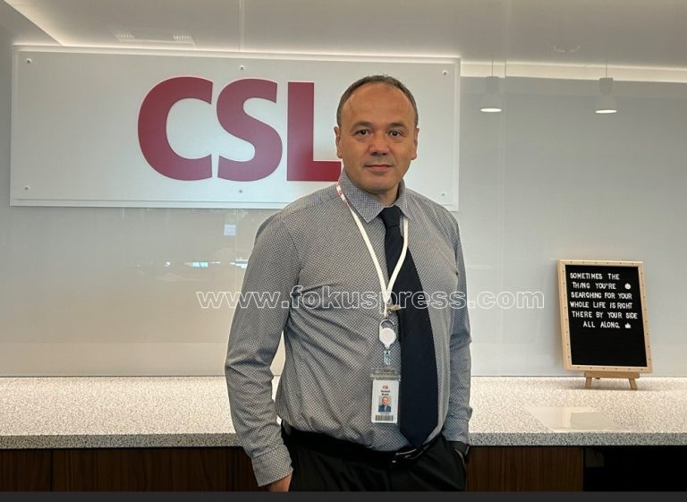 Posle teškog perioda u Kanadi, ponovo se upisao na fakultet, a onda su ...